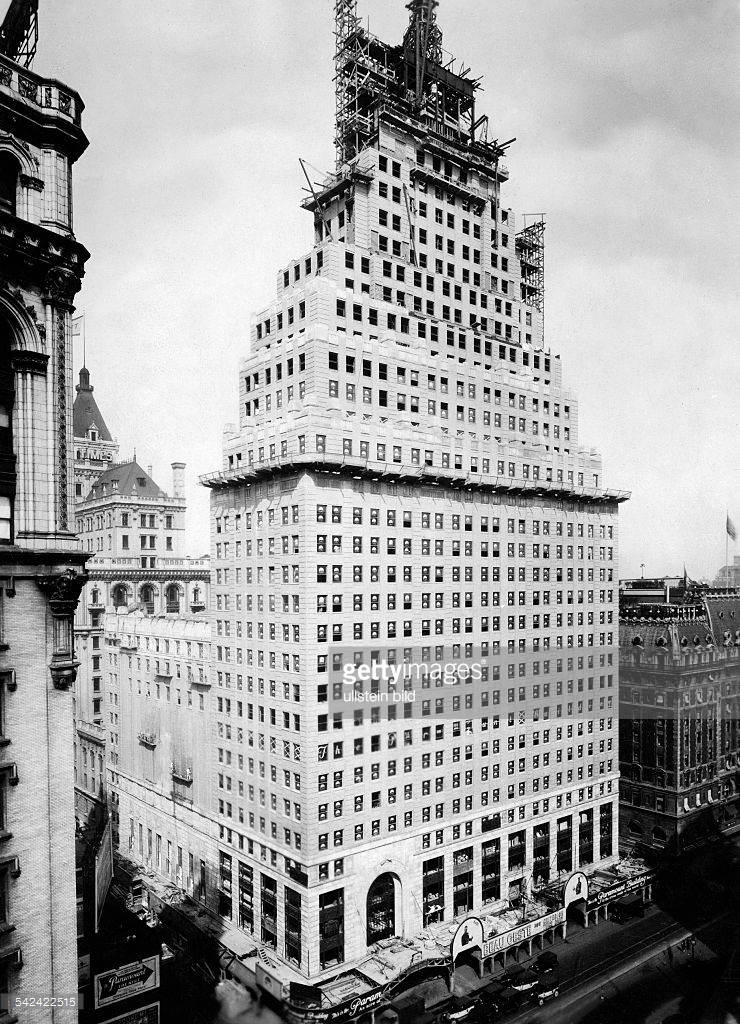 Paramount building (1926)