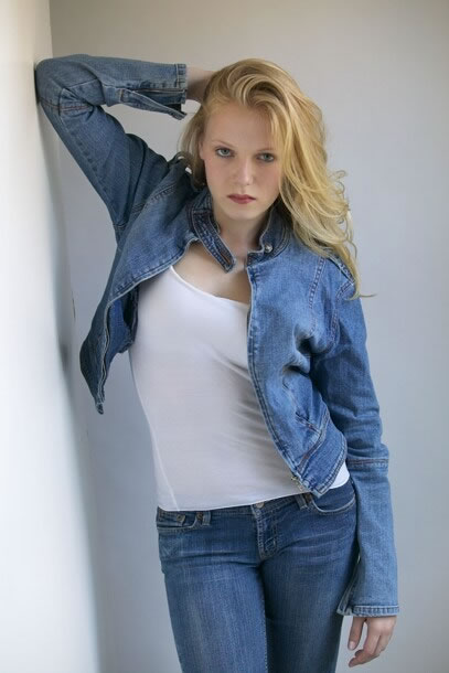 Emma Bell picture