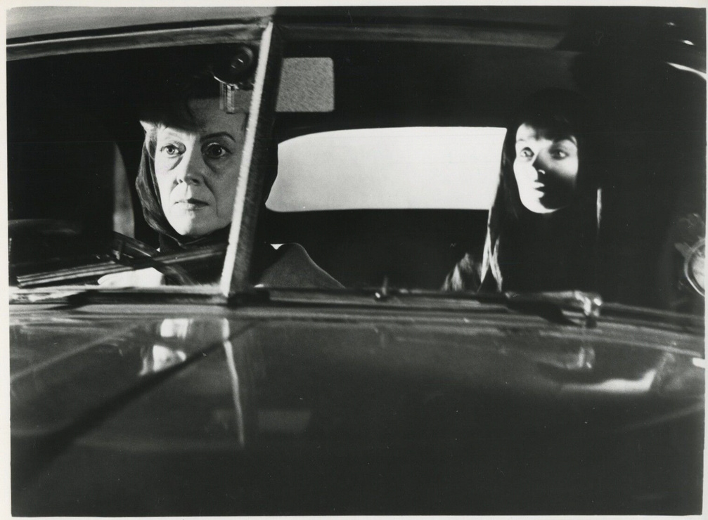 Viola Keats, Yvette Rees