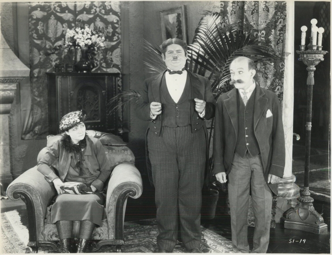 Charlotte Mineau, Oliver Hardy, James Finlayson
