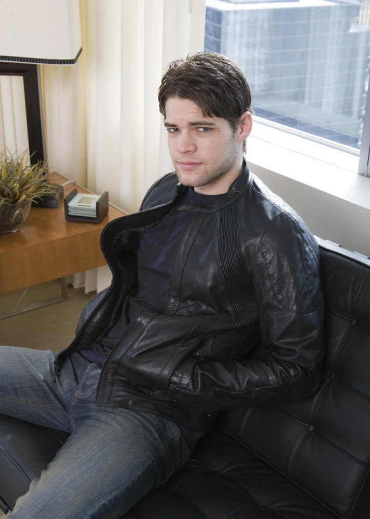 Jeremy Jordan picture