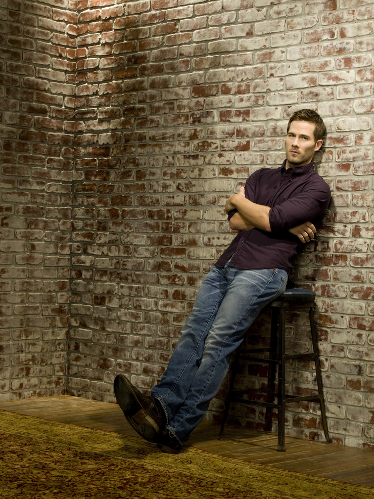 Luke MacFarlane picture