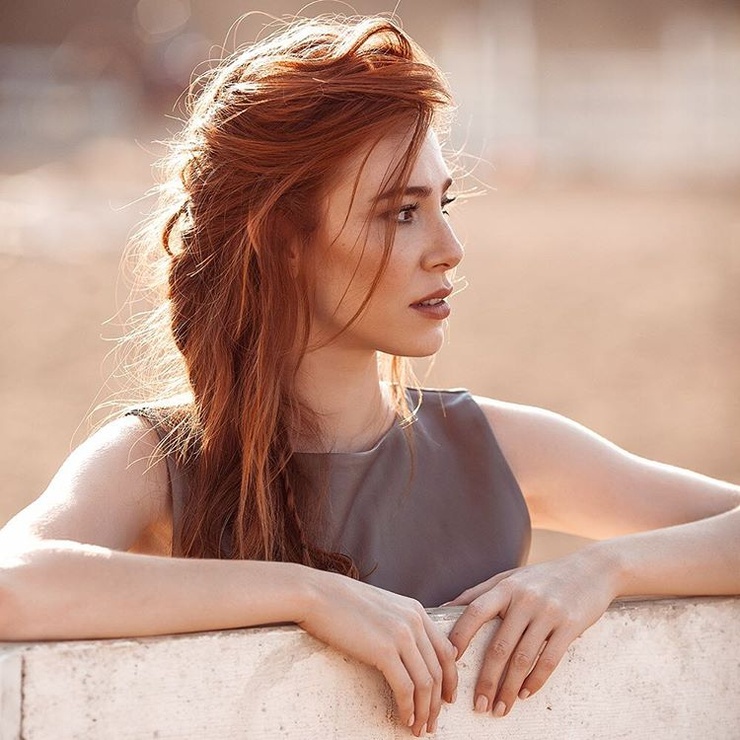 Elcin Sangu - Elele Magazine (September 2015)