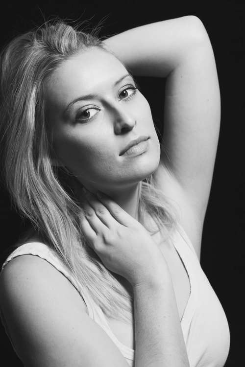 Picture of Holly Phillips