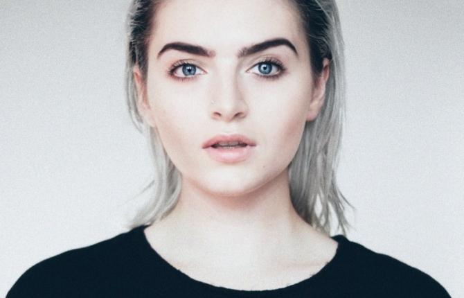Picture of Tara Lee
