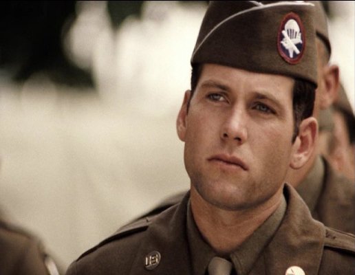 Eion Bailey image