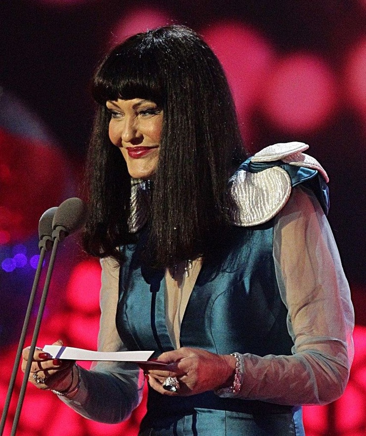 Hilary Devey picture