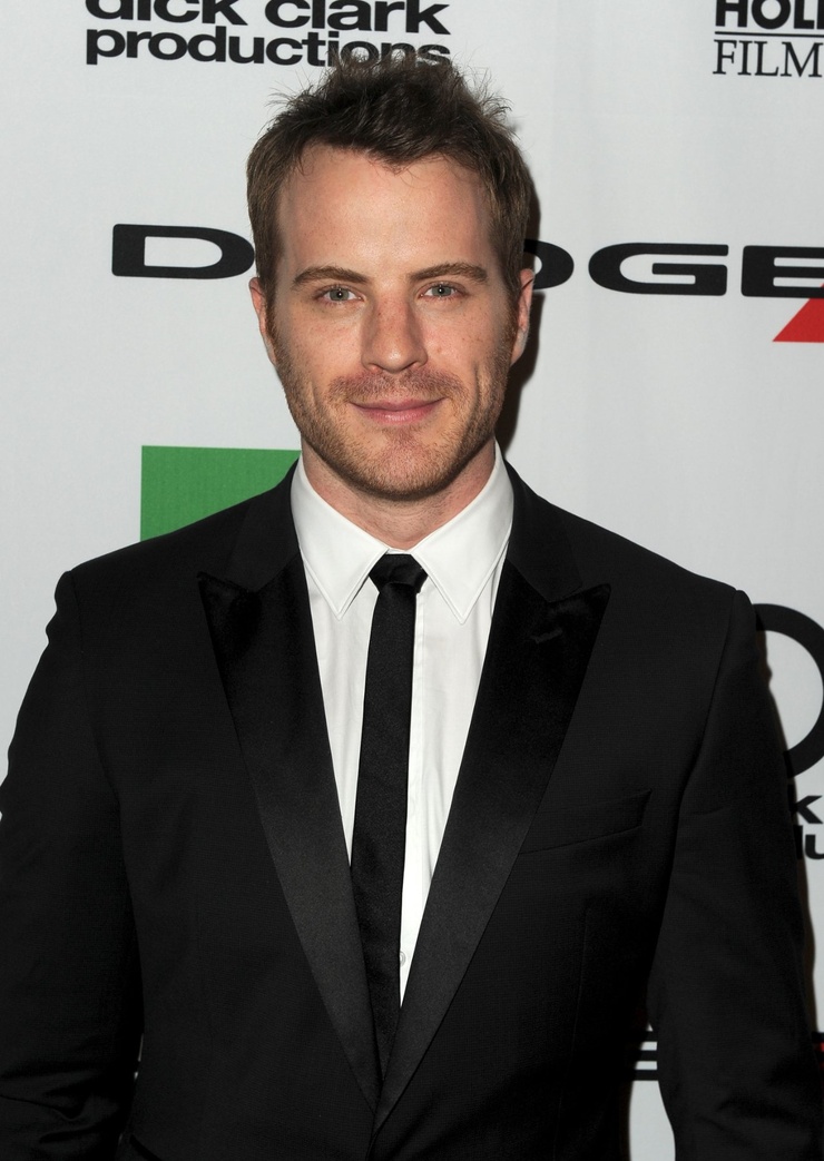 Robert Kazinsky picture