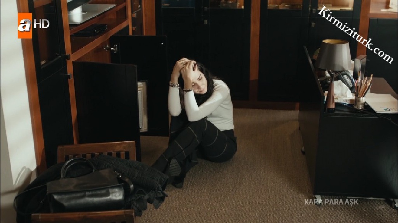 Tuba Büyüküstün picture