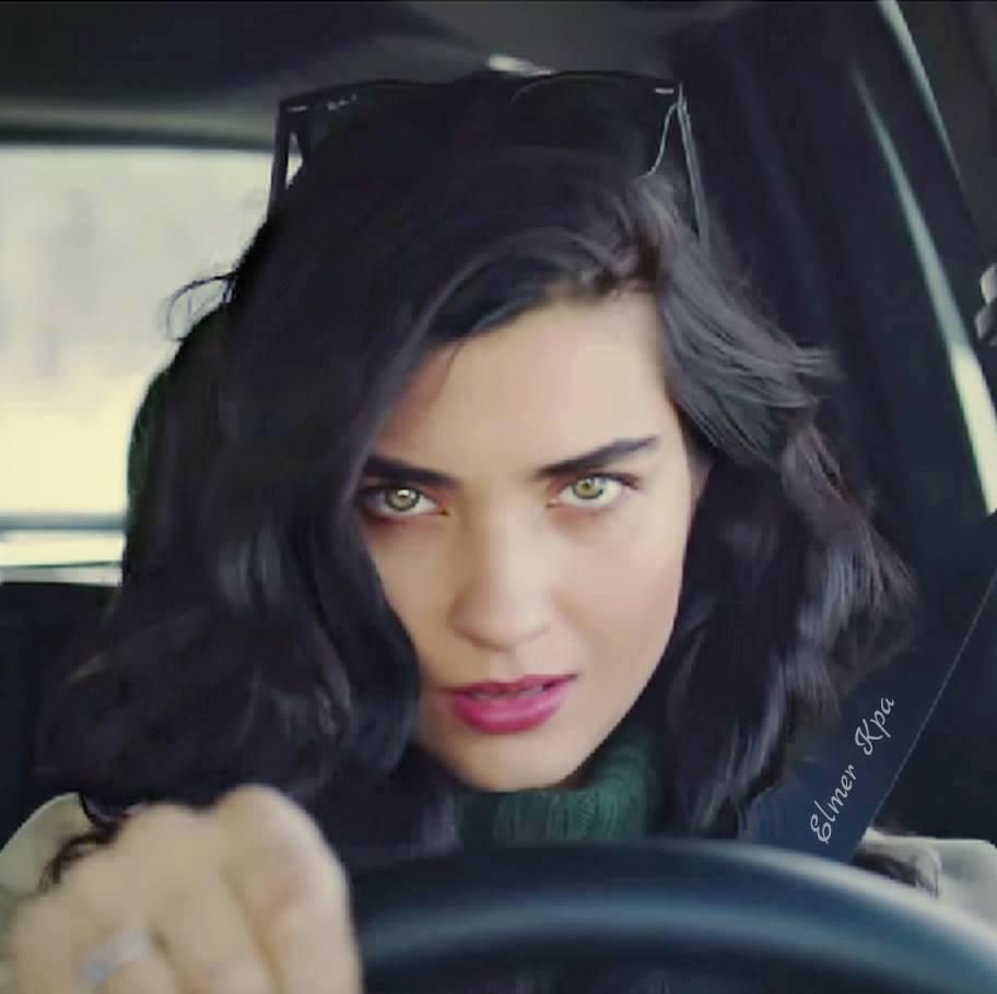 Tuba Büyüküstün picture