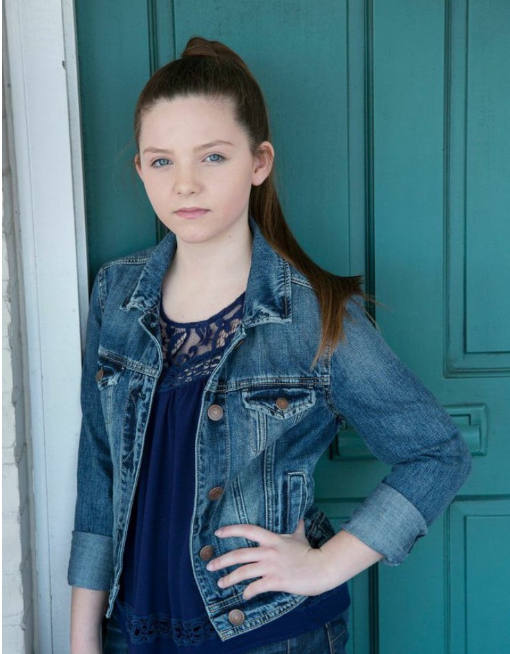 Chloe Csengery image