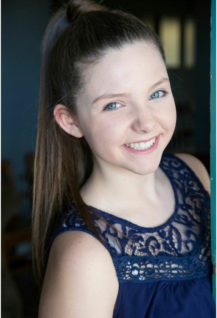 Image of Chloe Csengery