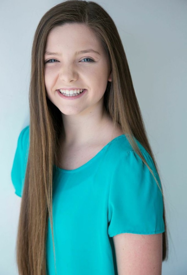 Picture of Chloe Csengery