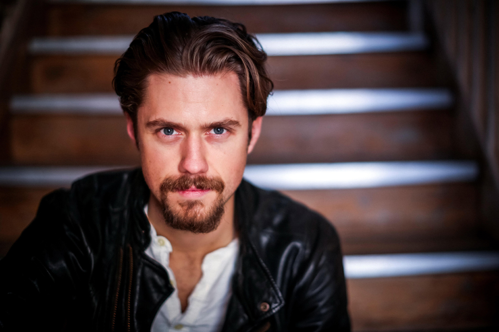Picture of Aaron Tveit