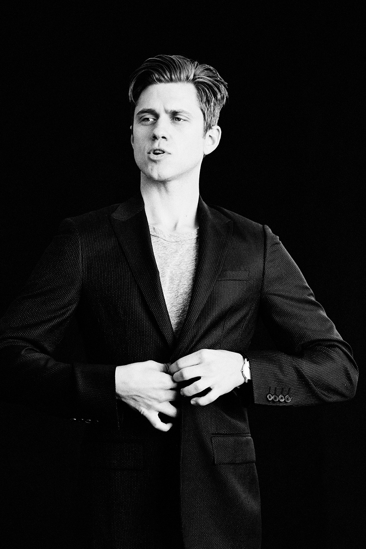 Image of Aaron Tveit