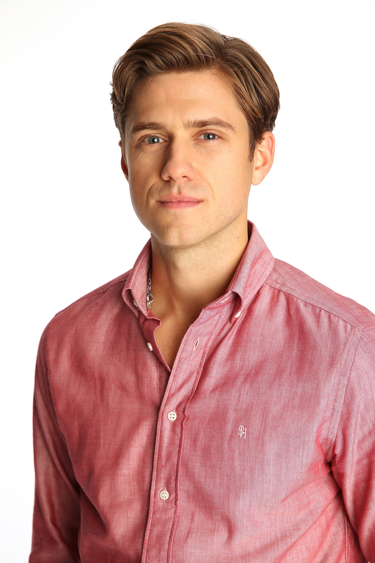 Picture of Aaron Tveit