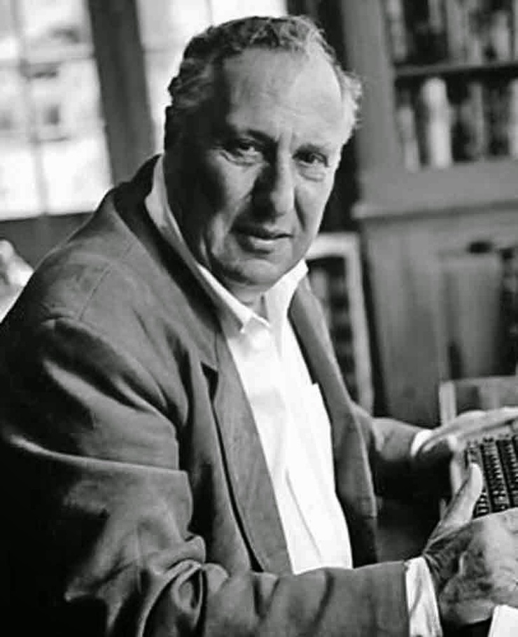Picture of Frederick Forsyth