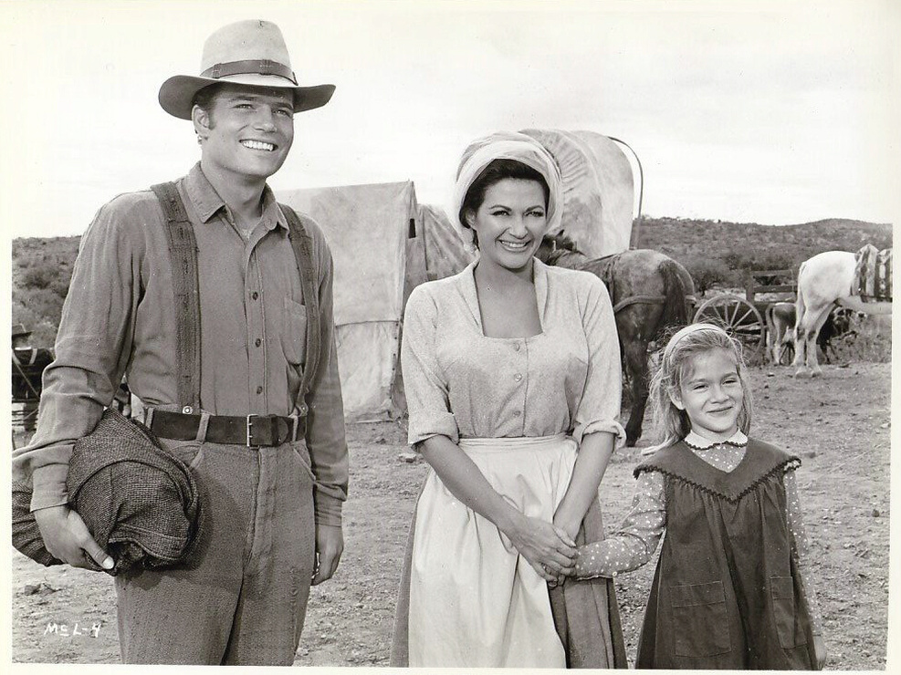 Patrick Wayne, Yvonne De Carlo, Aissa Wayne