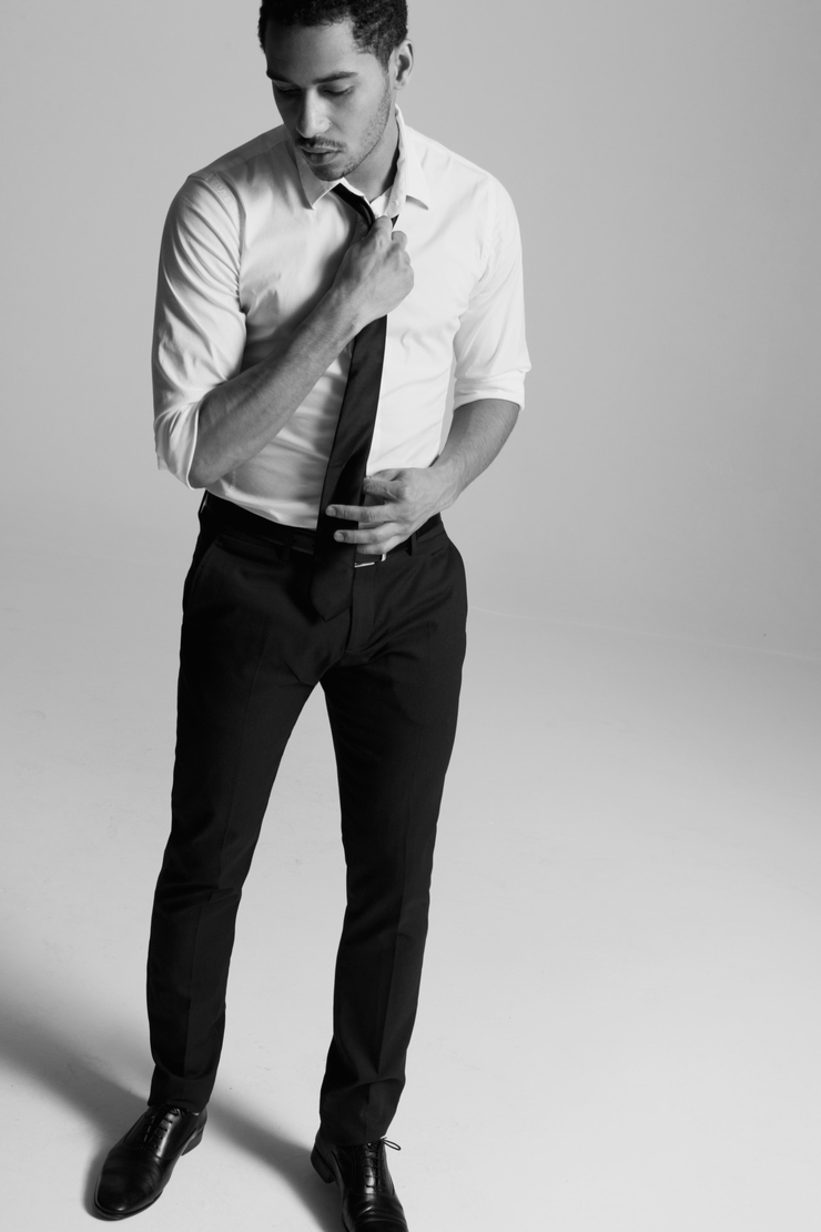 Picture of Elliot Knight