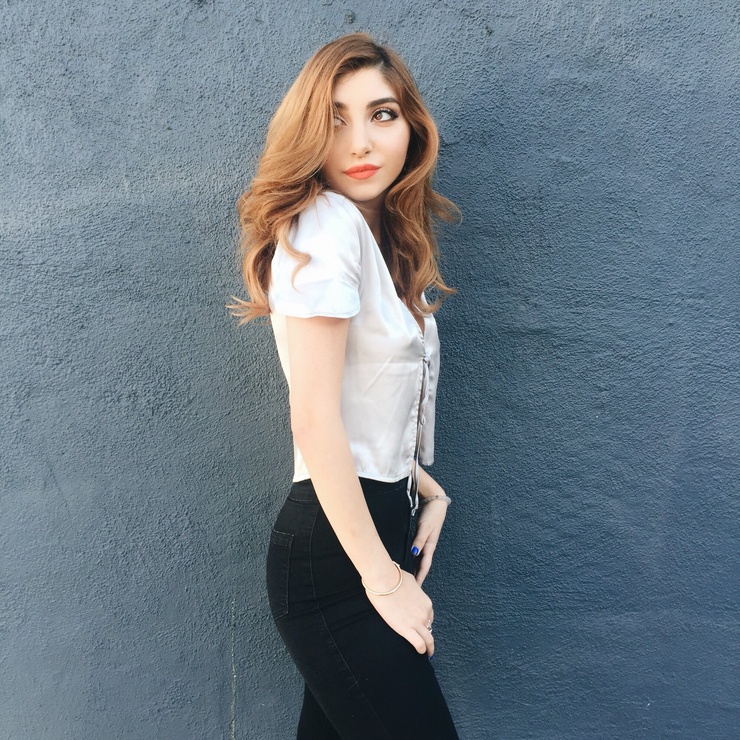 Jennessa Rose picture