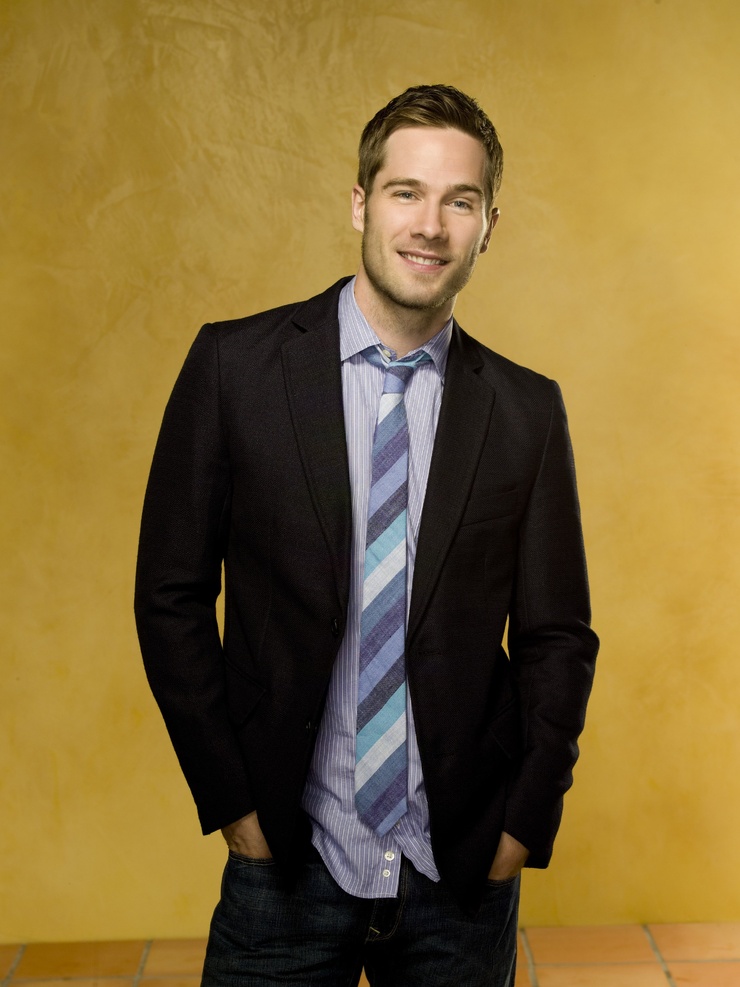 Picture of Luke MacFarlane