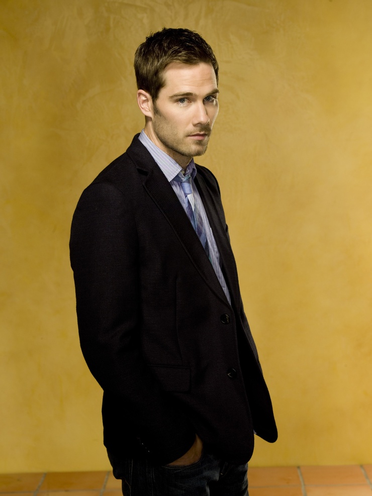 Picture of Luke MacFarlane