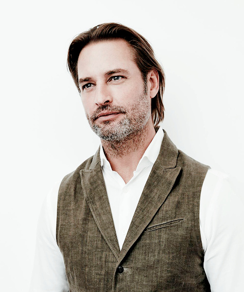 Picture of Josh Holloway