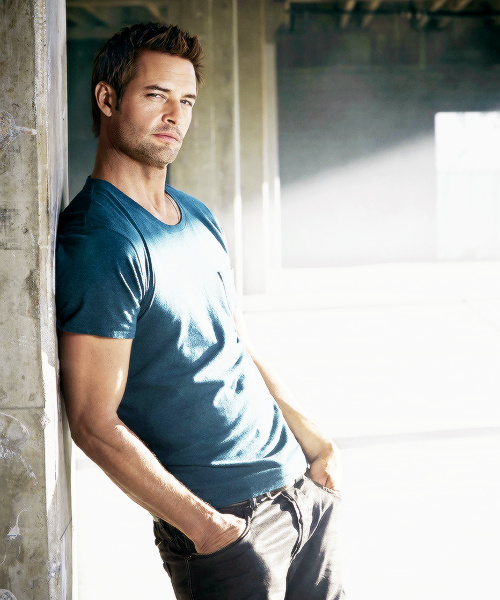 Picture of Josh Holloway